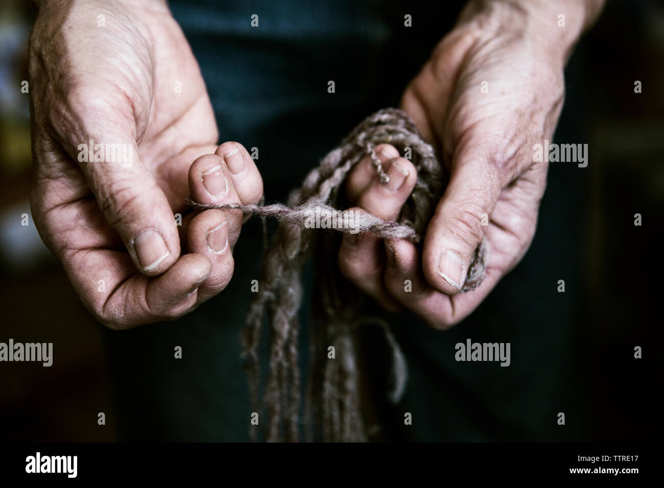 Hands holding rope hi-res stock photography and images - Alamy