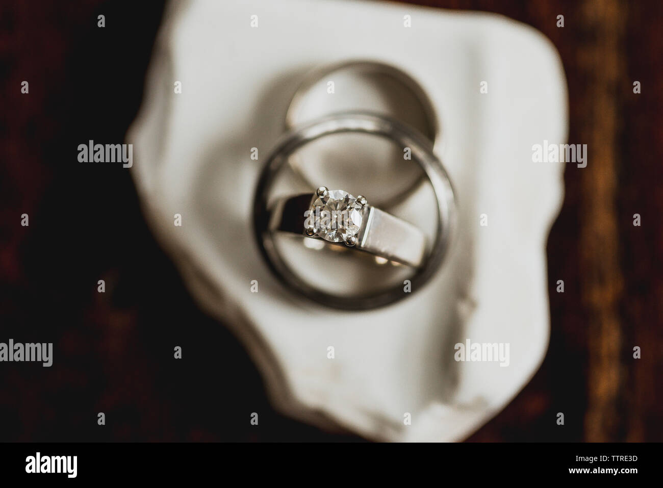 Silver engagement ring hi-res stock photography and images - Alamy
