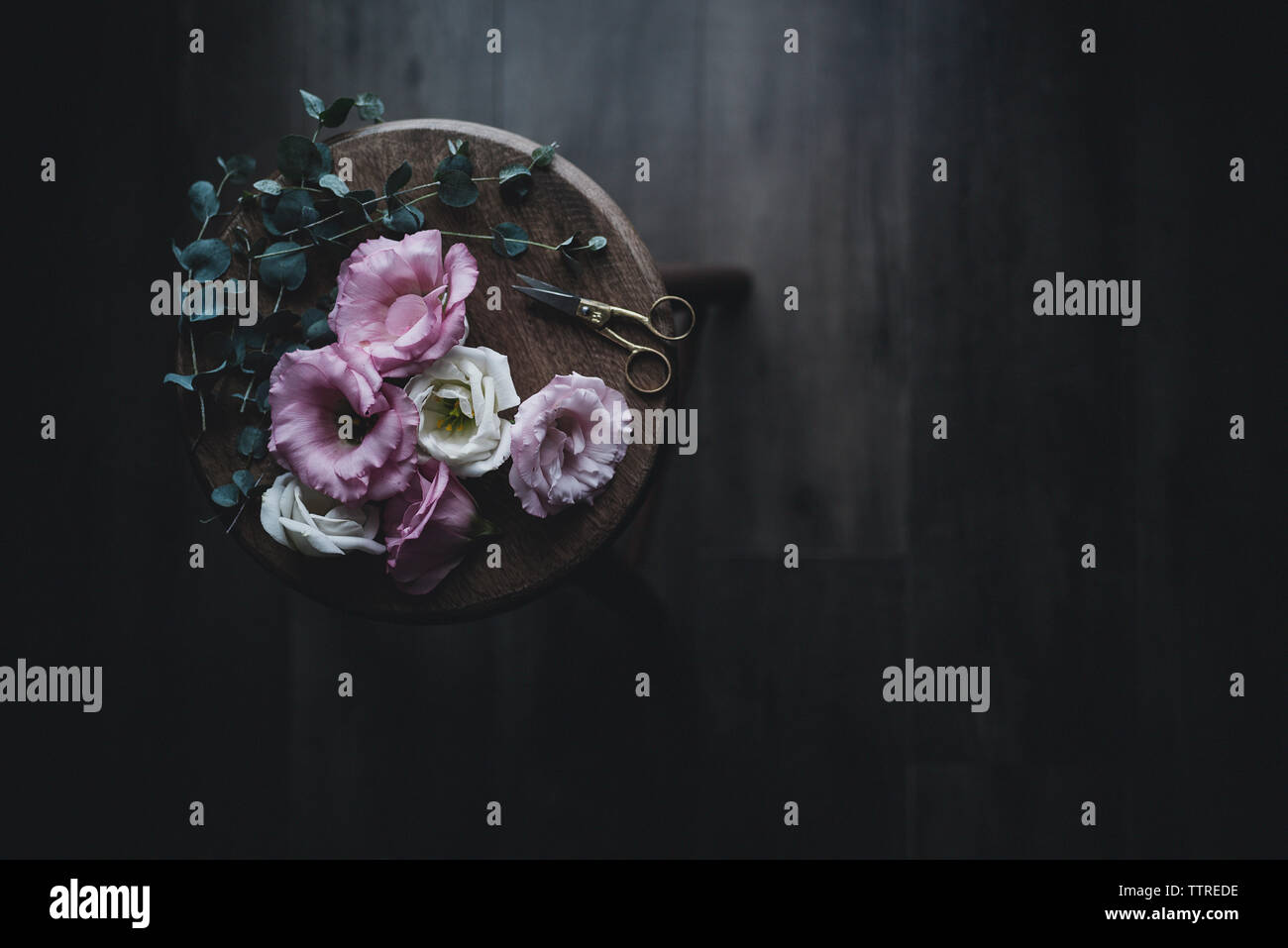 Overhead view of flowers hi-res stock photography and images - Alamy