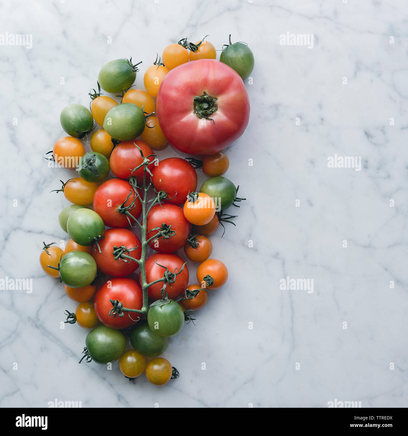 Tomatoes overhead hi-res stock photography and images - Alamy