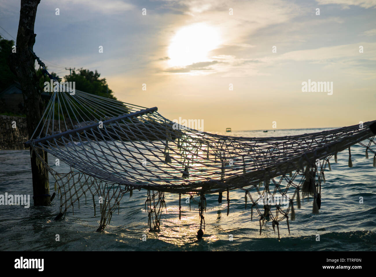 Hammock over water hi-res stock photography and images - Alamy