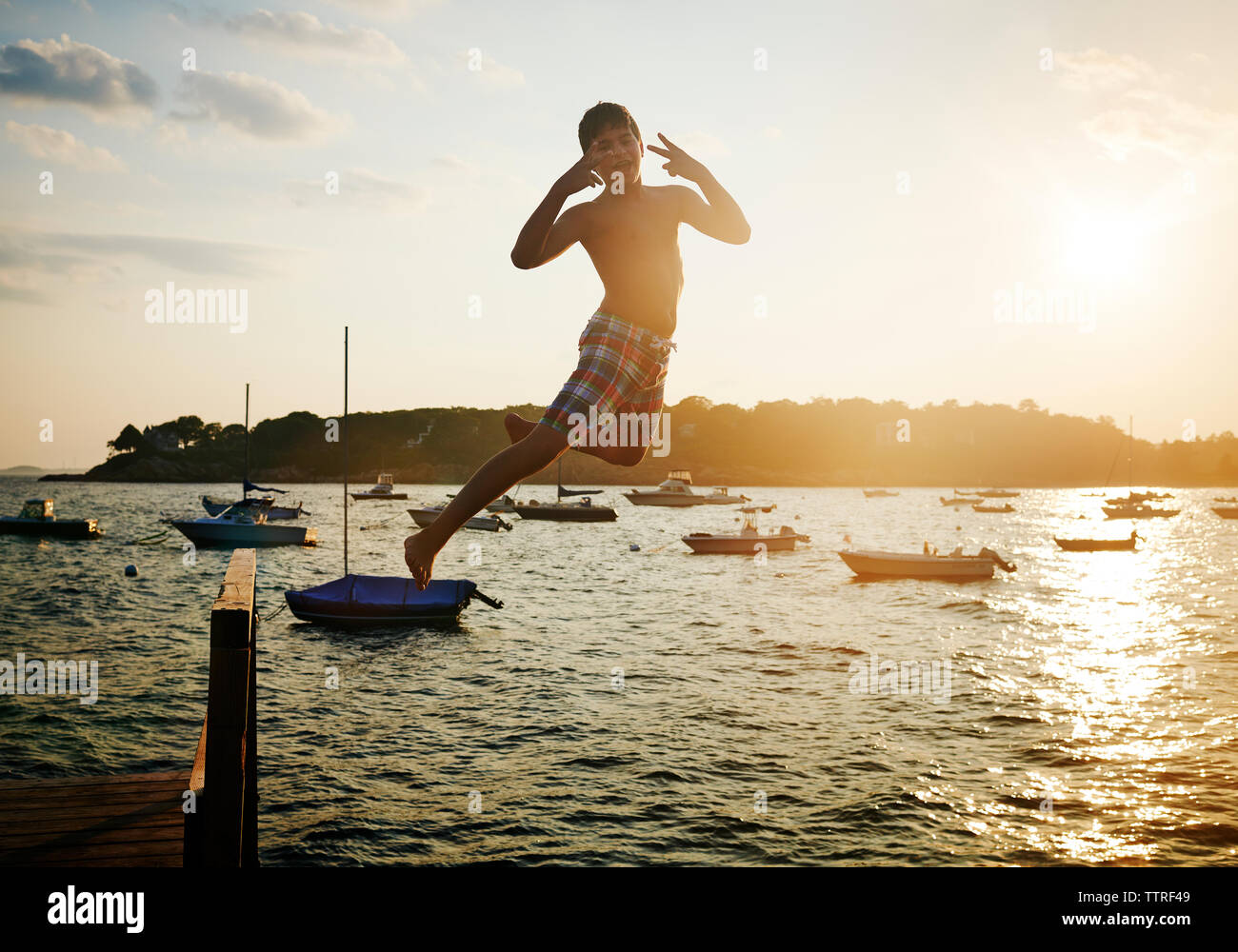 Boy with peace sign hi-res stock photography and images - Alamy