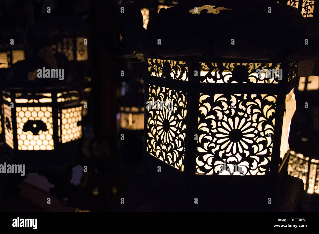 Illuminated lanterns hi-res stock photography and images - Alamy
