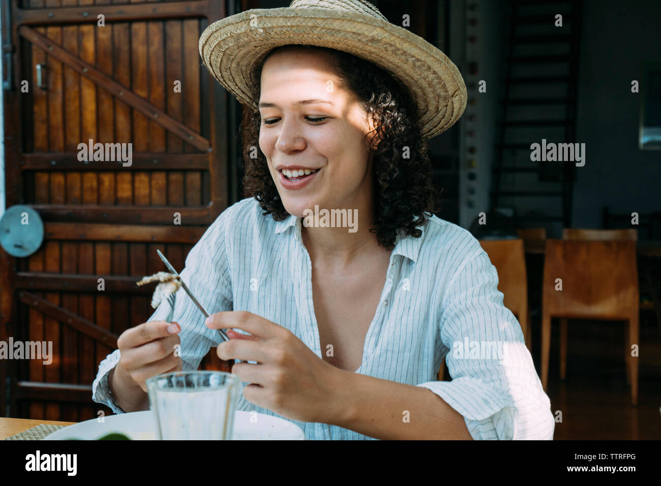 Food while sitting hi-res stock photography and images - Alamy