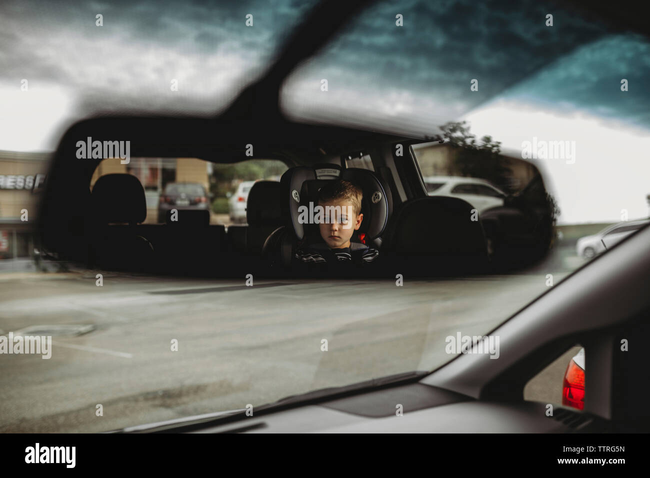 Car glass reflection hi-res stock photography and images - Alamy