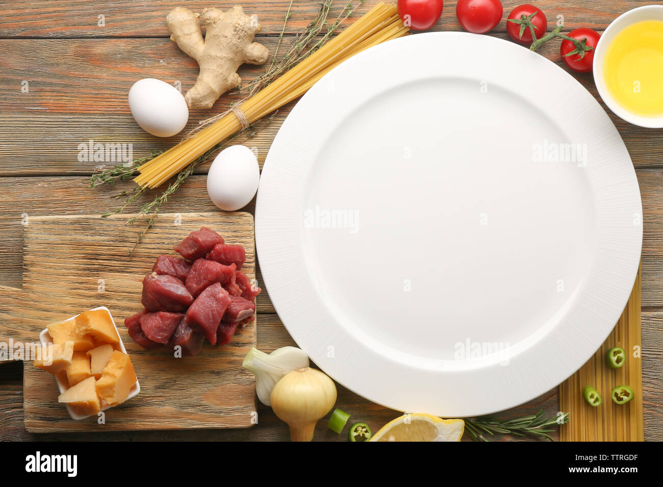 Empty plate ingredients dinner hi-res stock photography and images - Alamy