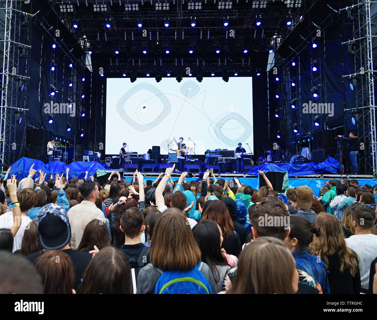 Abstract scene crowd people music hi-res stock photography and images ...