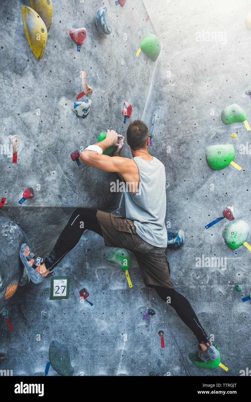 Athlete climbing wall hi-res stock photography and images - Alamy