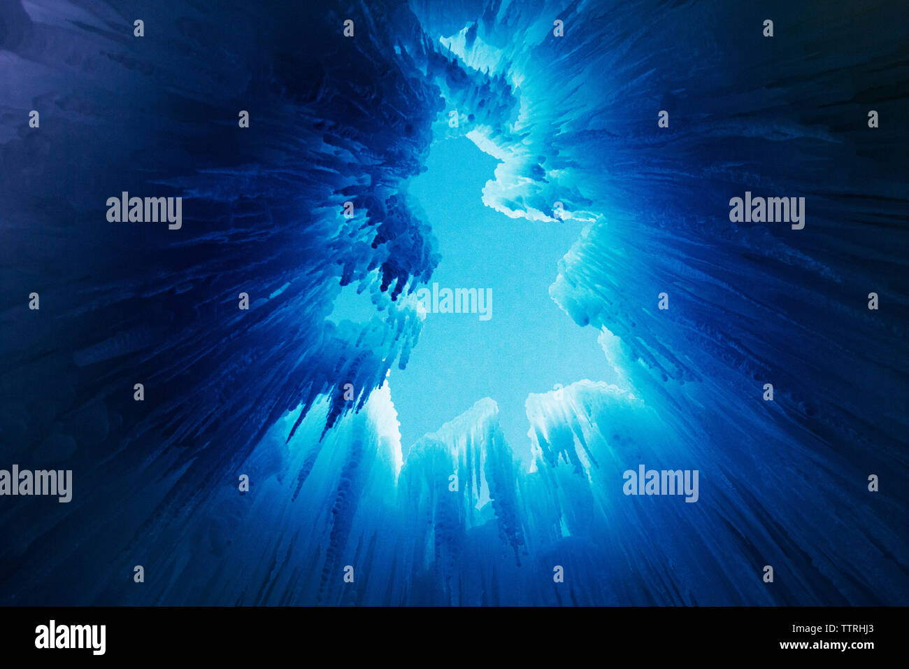 Below temperature hi-res stock photography and images - Alamy