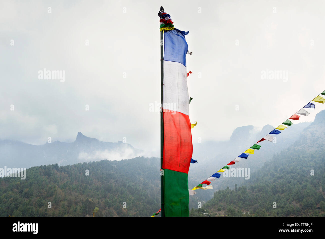 Mt everest flag hi-res stock photography and images - Alamy