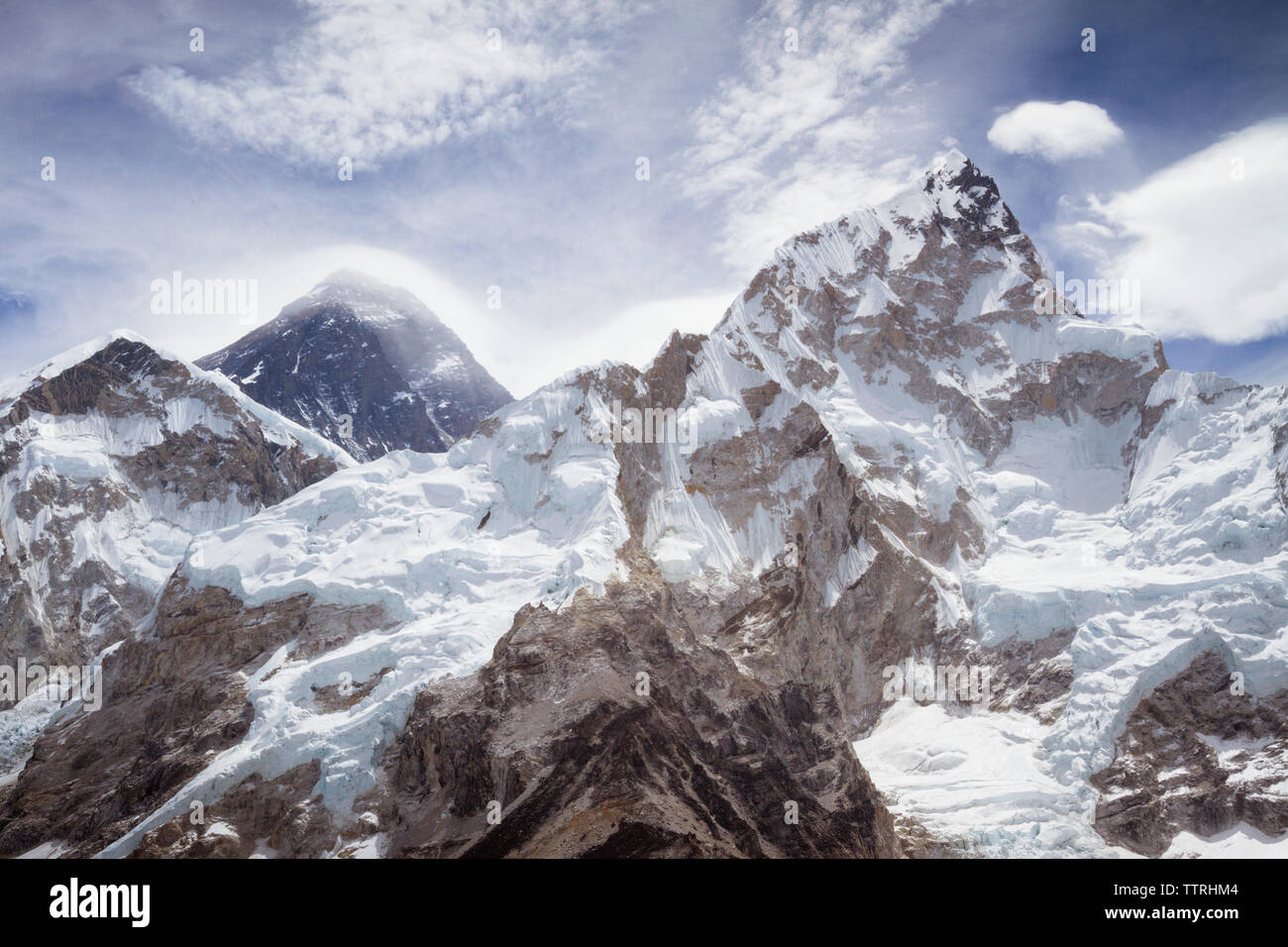 Mt everest snow clouds hi-res stock photography and images - Alamy