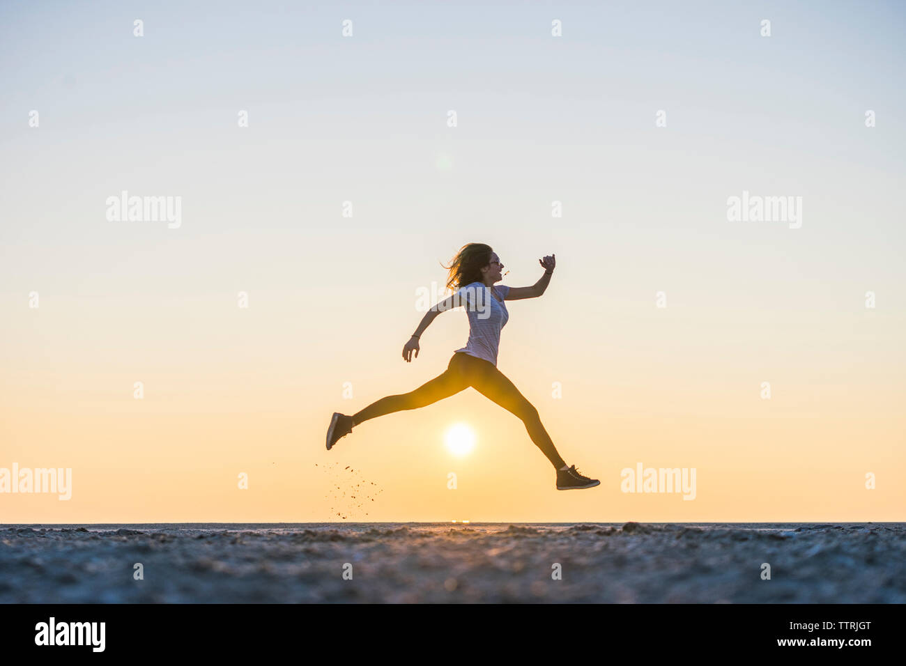 Sea level sunset hi-res stock photography and images - Alamy