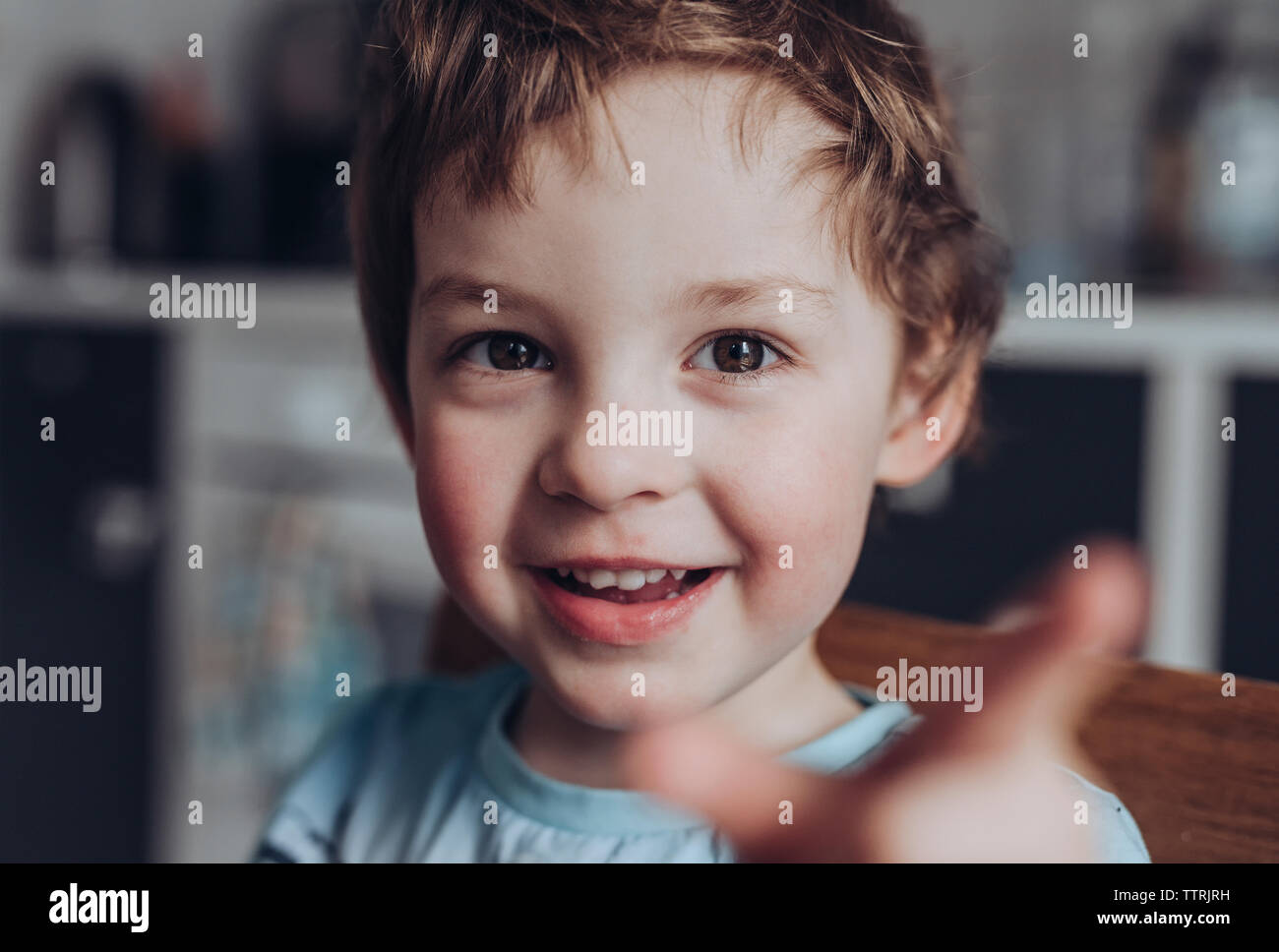 Cute smiling happy little boy hi-res stock photography and images - Alamy