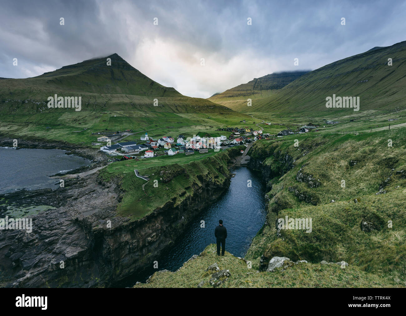 Mountains cliff architecture hi-res stock photography and images - Alamy