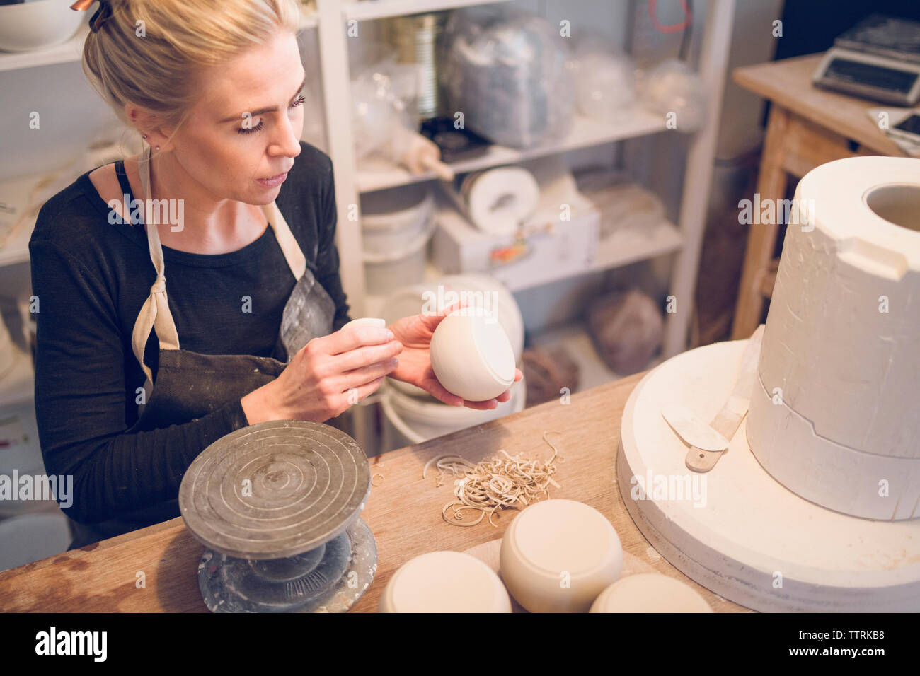 Ceramics woman hi-res stock photography and images - Alamy