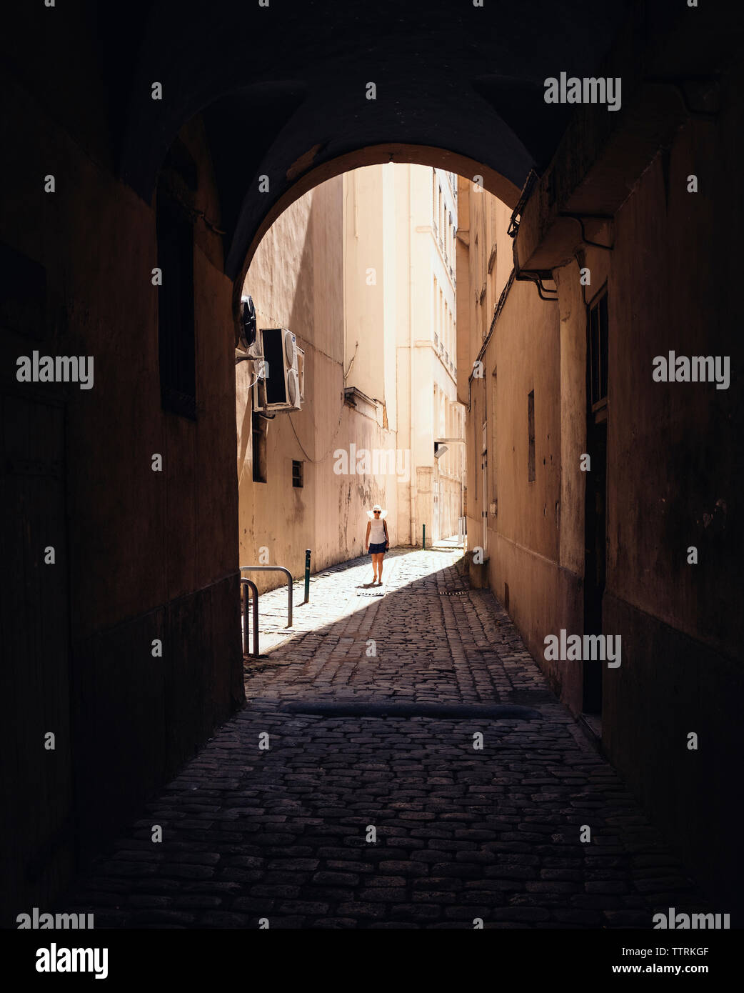 One point perspective buildings hi-res stock photography and images - Alamy