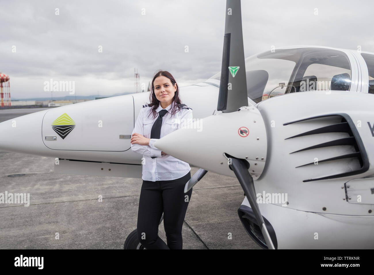 Airplane arms hi-res stock photography and images - Alamy