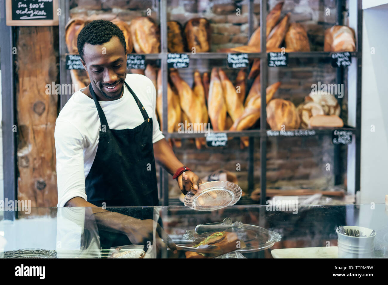 Loaf bread in supermarket basket hi-res stock photography and images ...