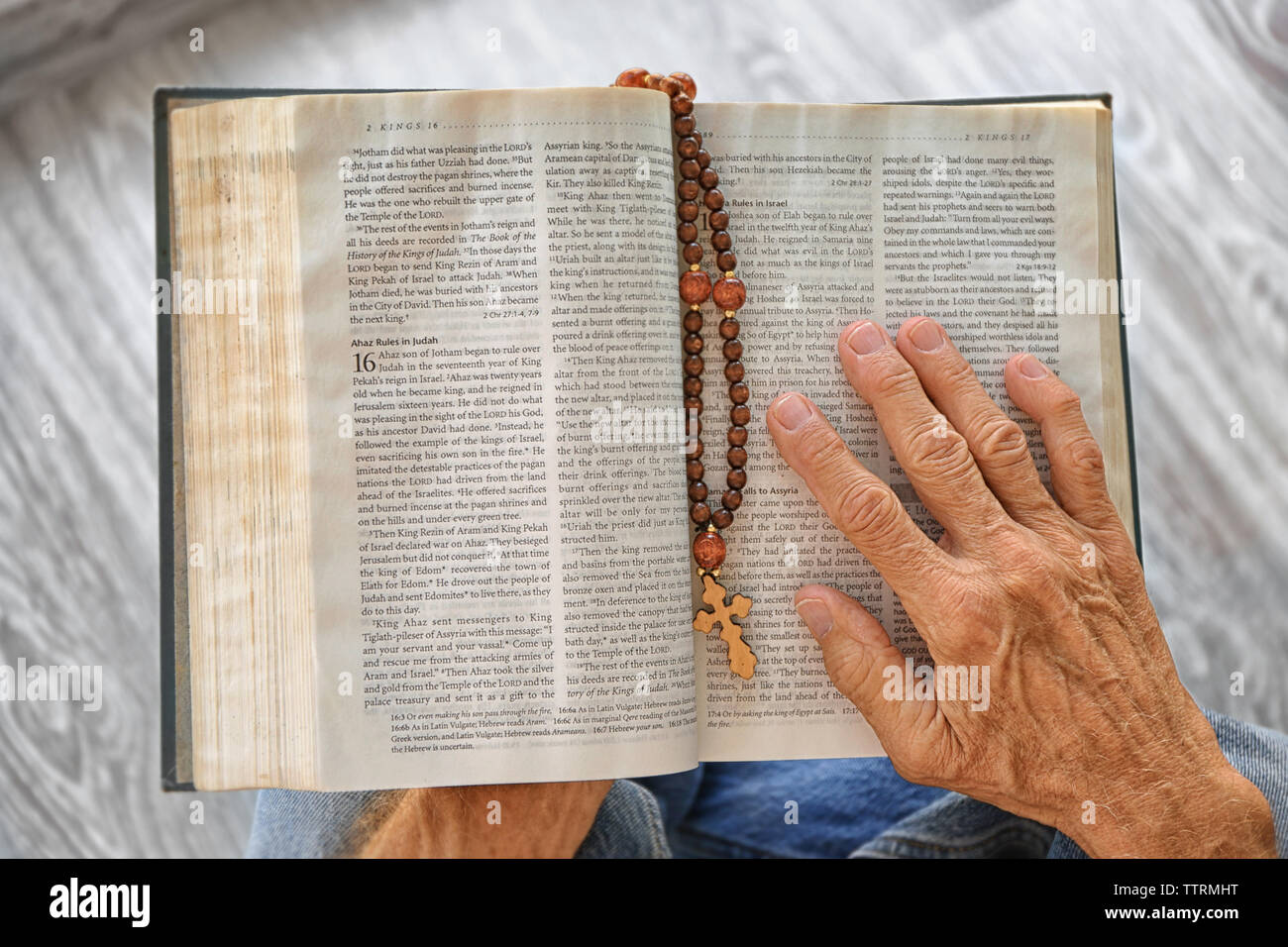 Old man holding and reading Bible Stock Photo - Alamy