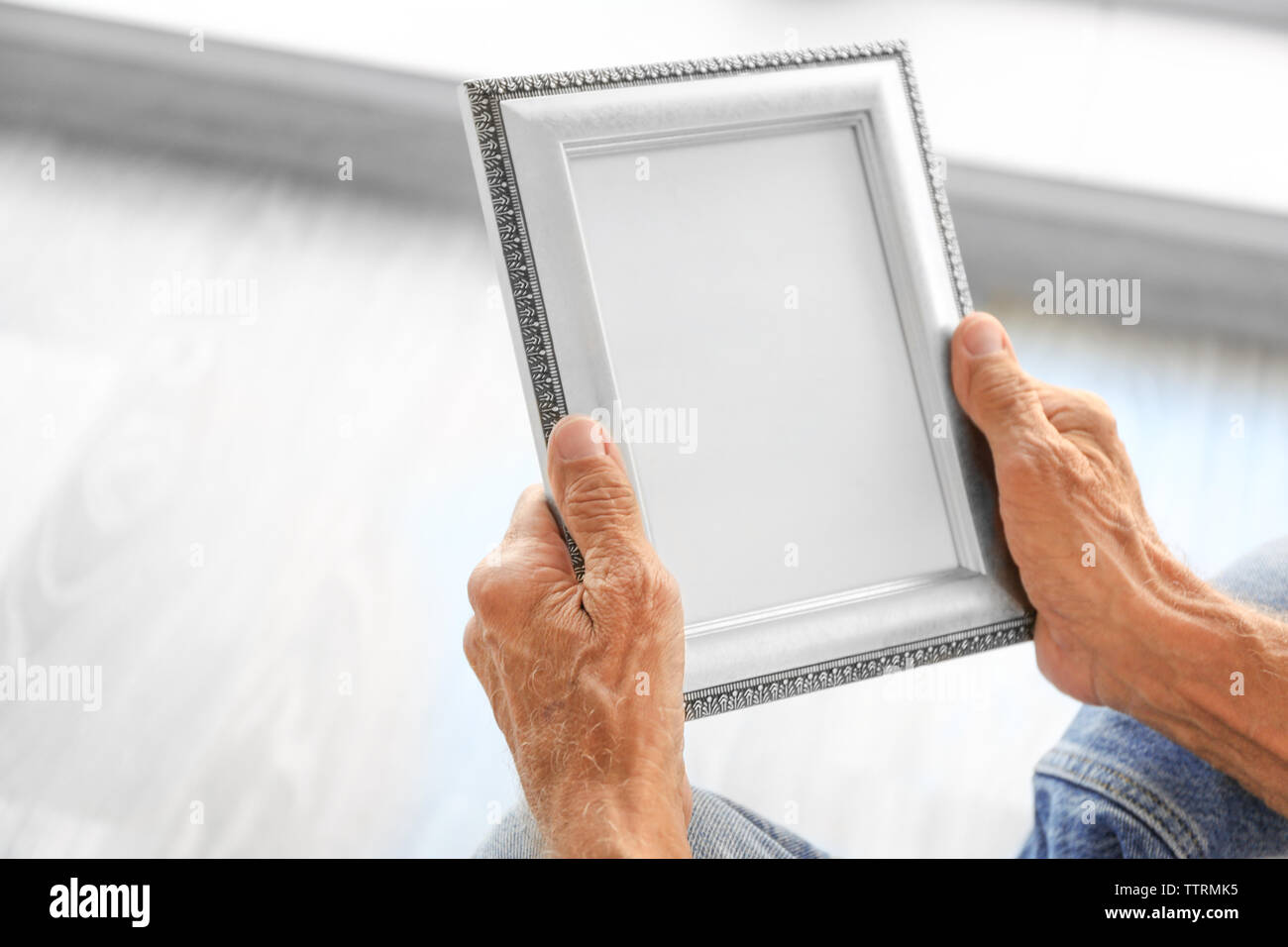 Man holding photo frame hi-res stock photography and images - Alamy