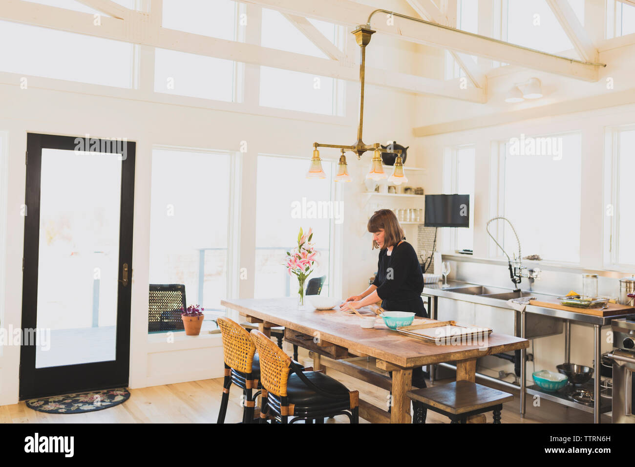 Kitchen food making preparing hi-res stock photography and images - Alamy
