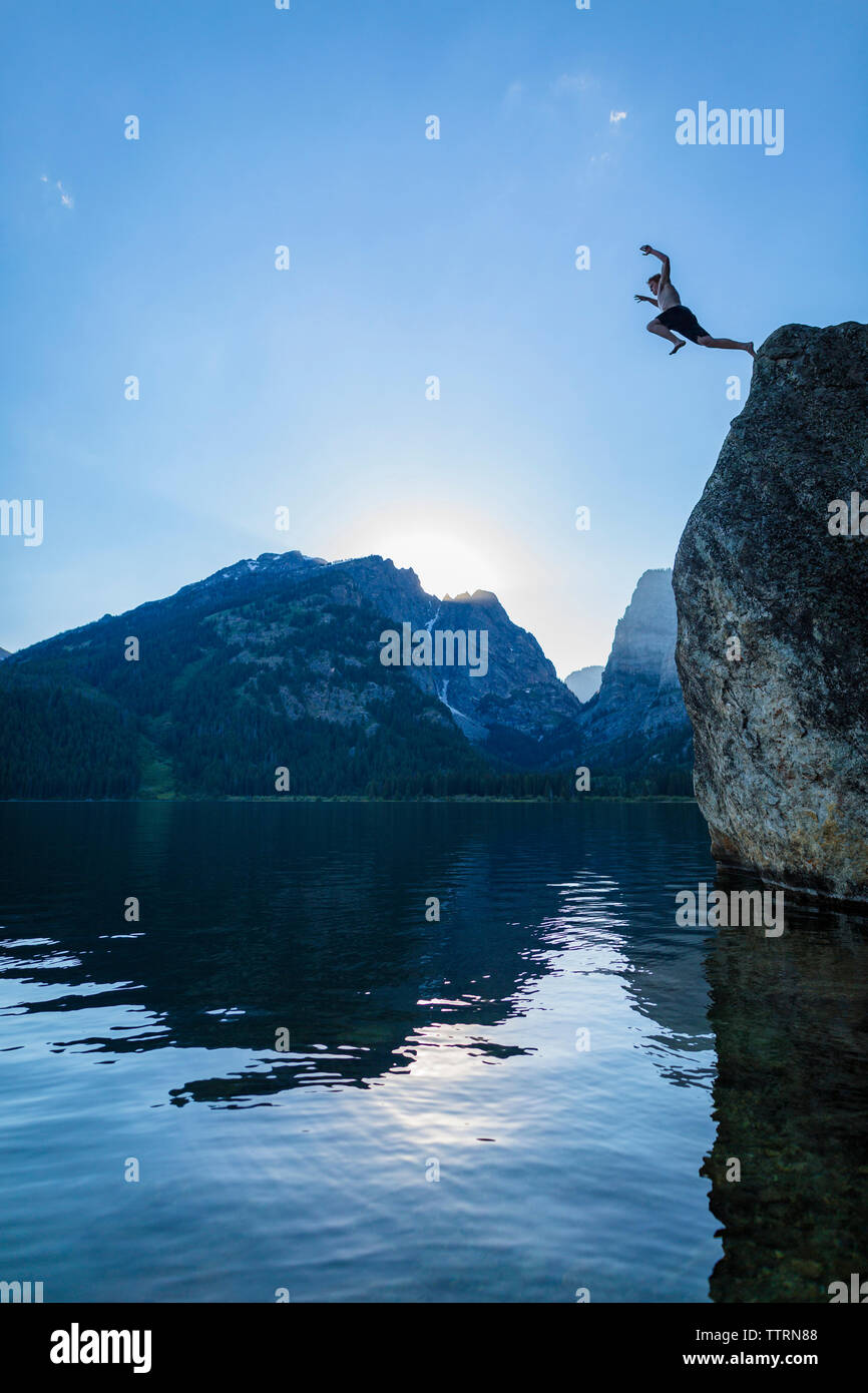 Cliff jumping hi-res stock photography and images - Alamy