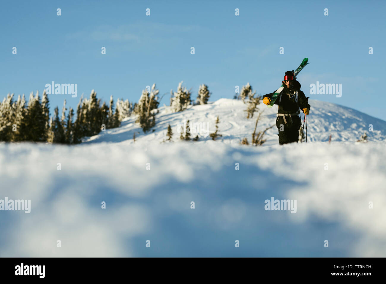 Snow level poles hi-res stock photography and images - Alamy