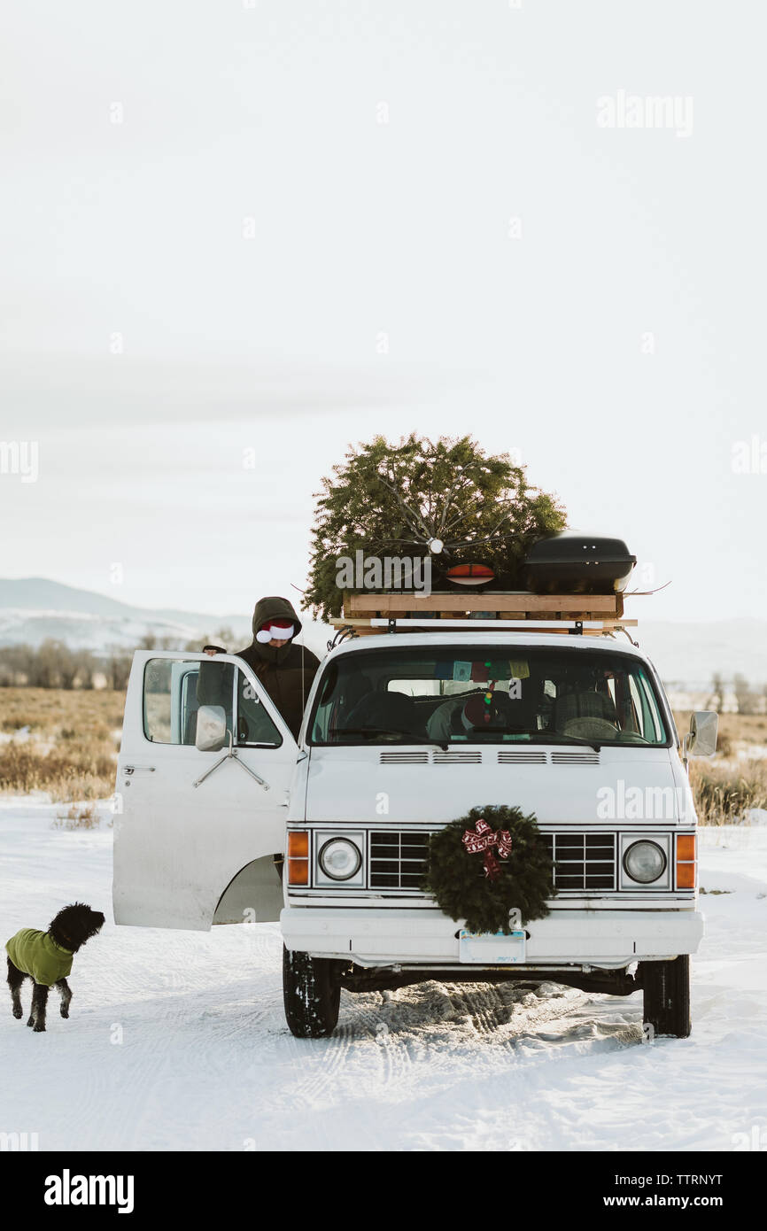 Open van door hi-res stock photography and images - Alamy