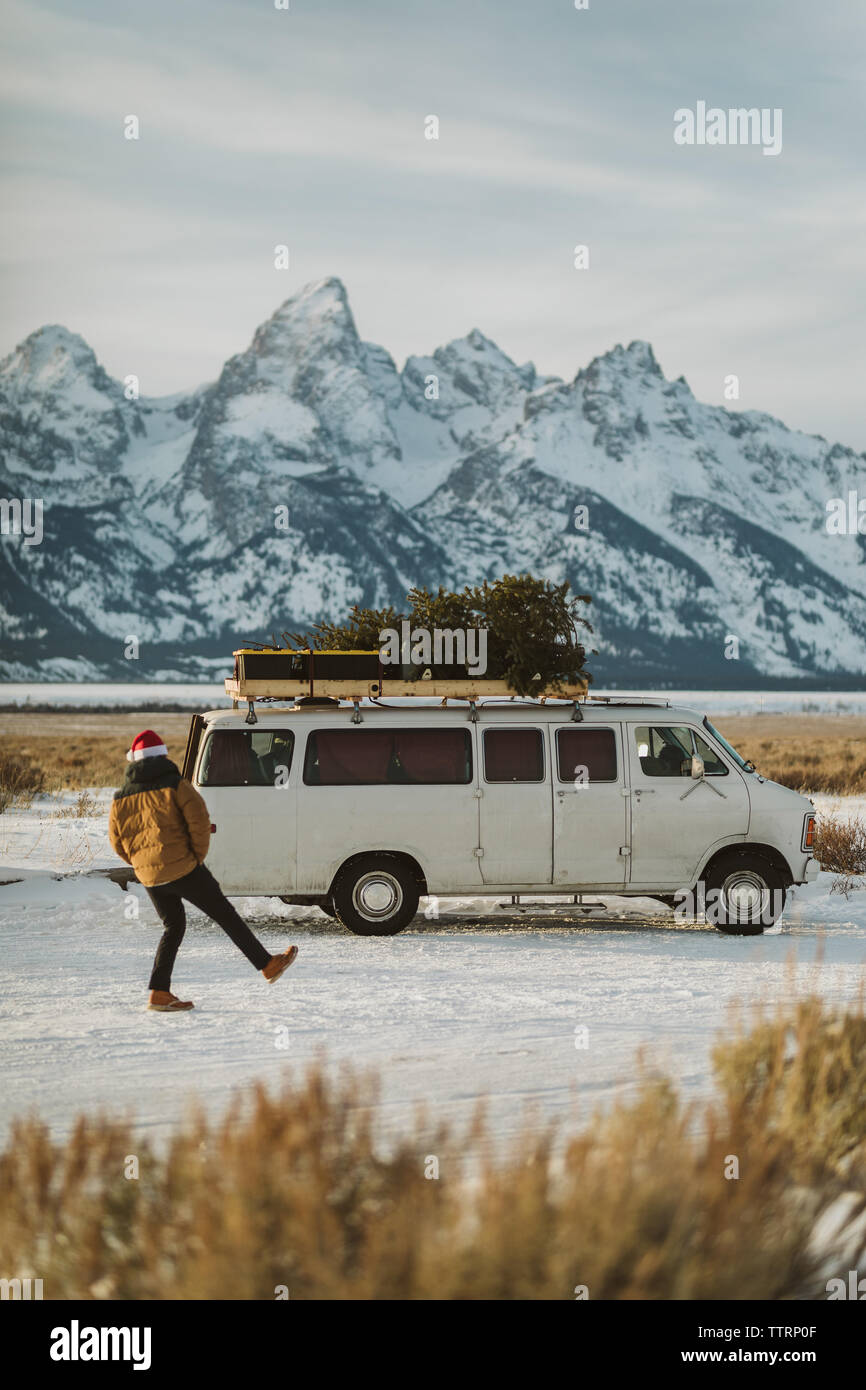 Van life mountains hi-res stock photography and images - Alamy