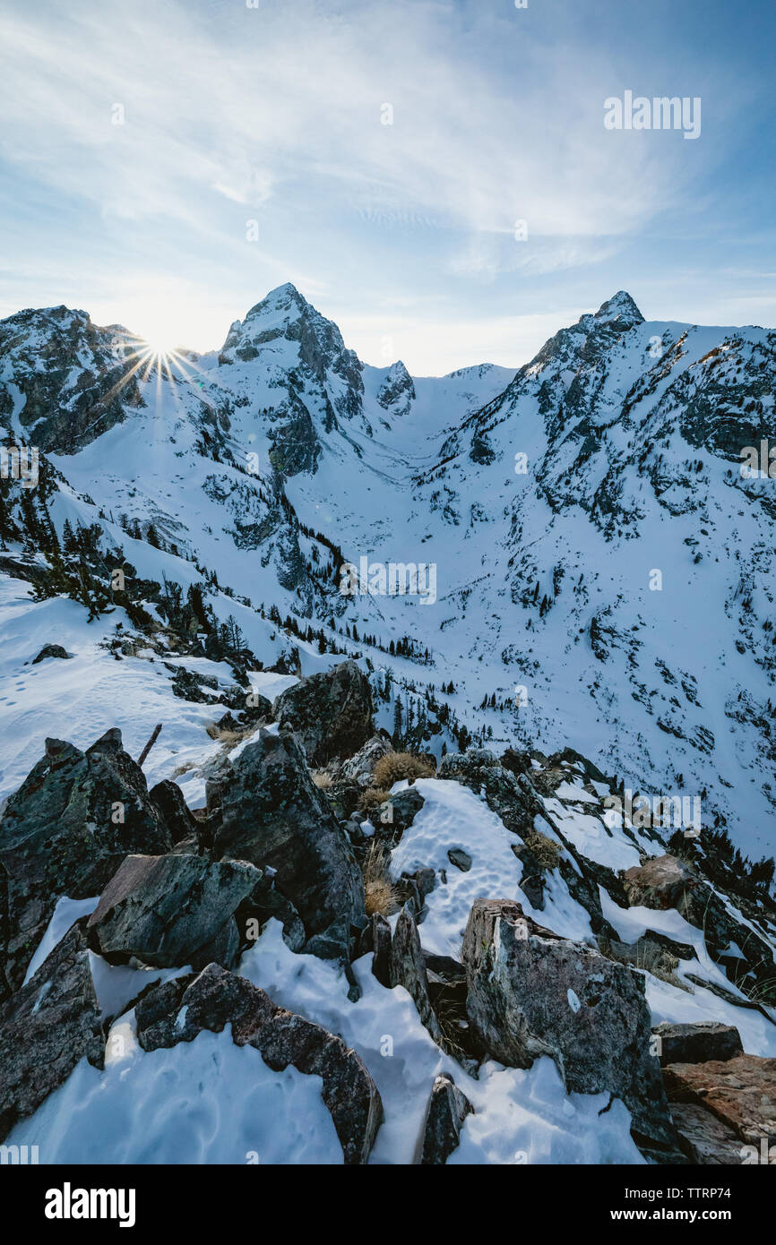 Snow covered rocky mountains hi-res stock photography and images - Alamy