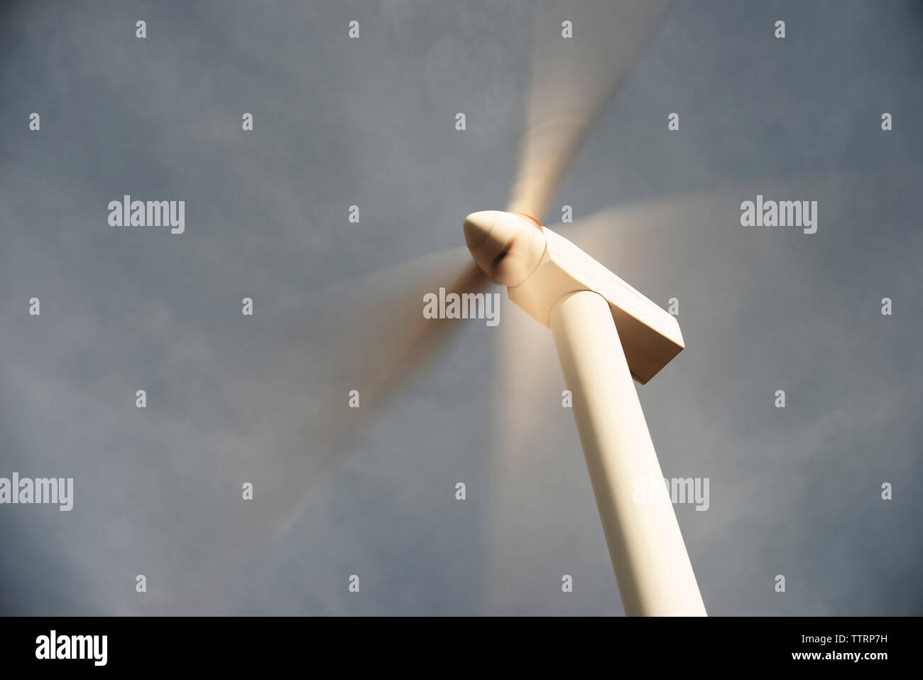 Wind turbine blades in motion hi-res stock photography and images - Alamy