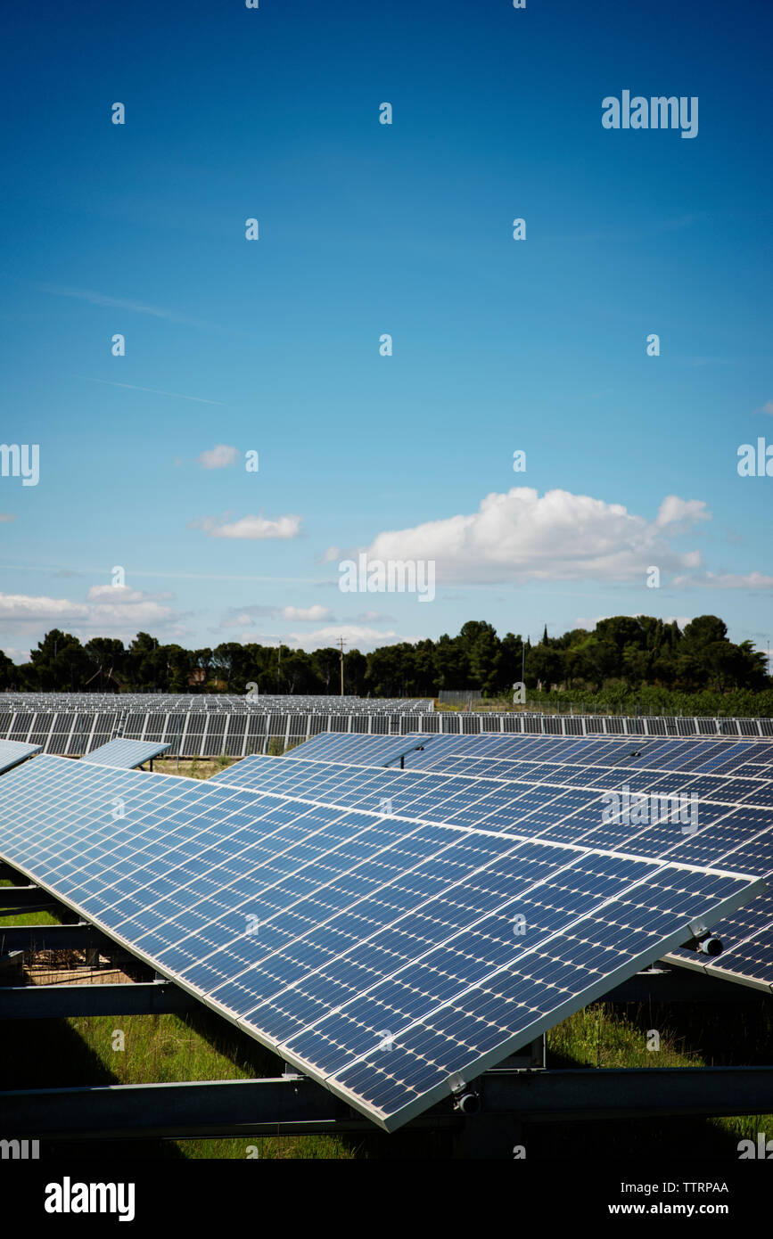 Solar panels field hi-res stock photography and images - Alamy