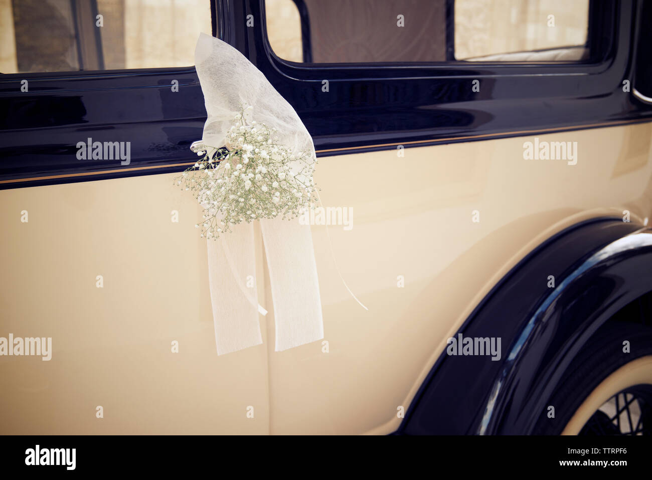 Flowers with veil hanging on vehicle window Stock Photo - Alamy