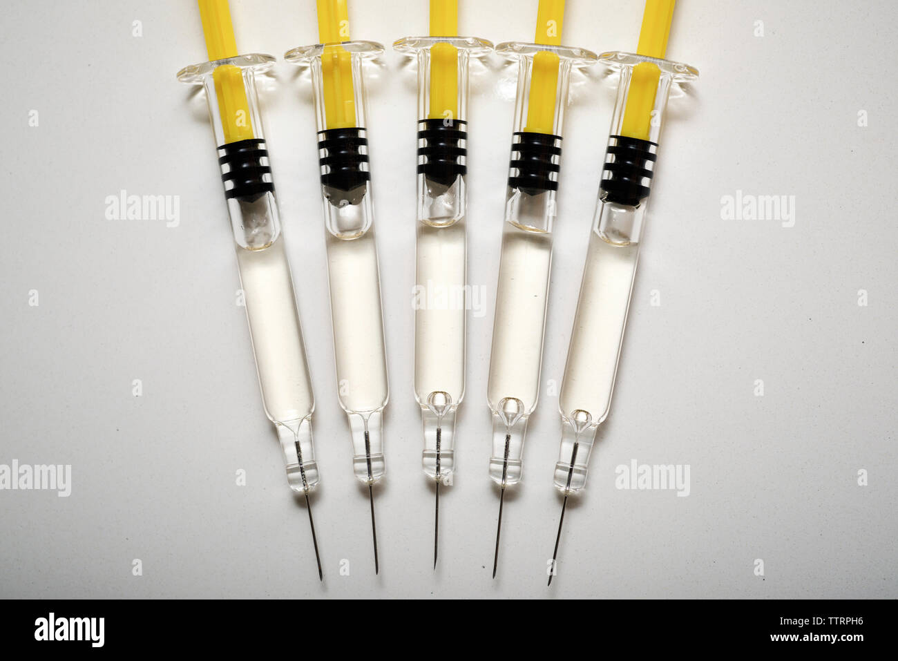 Arrangement of syringes hi-res stock photography and images - Alamy