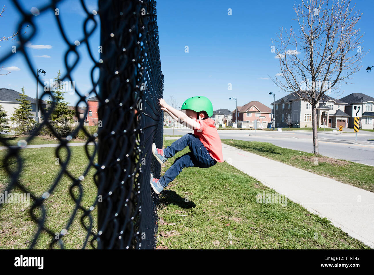 Climbing the fence hi-res stock photography and images - Alamy