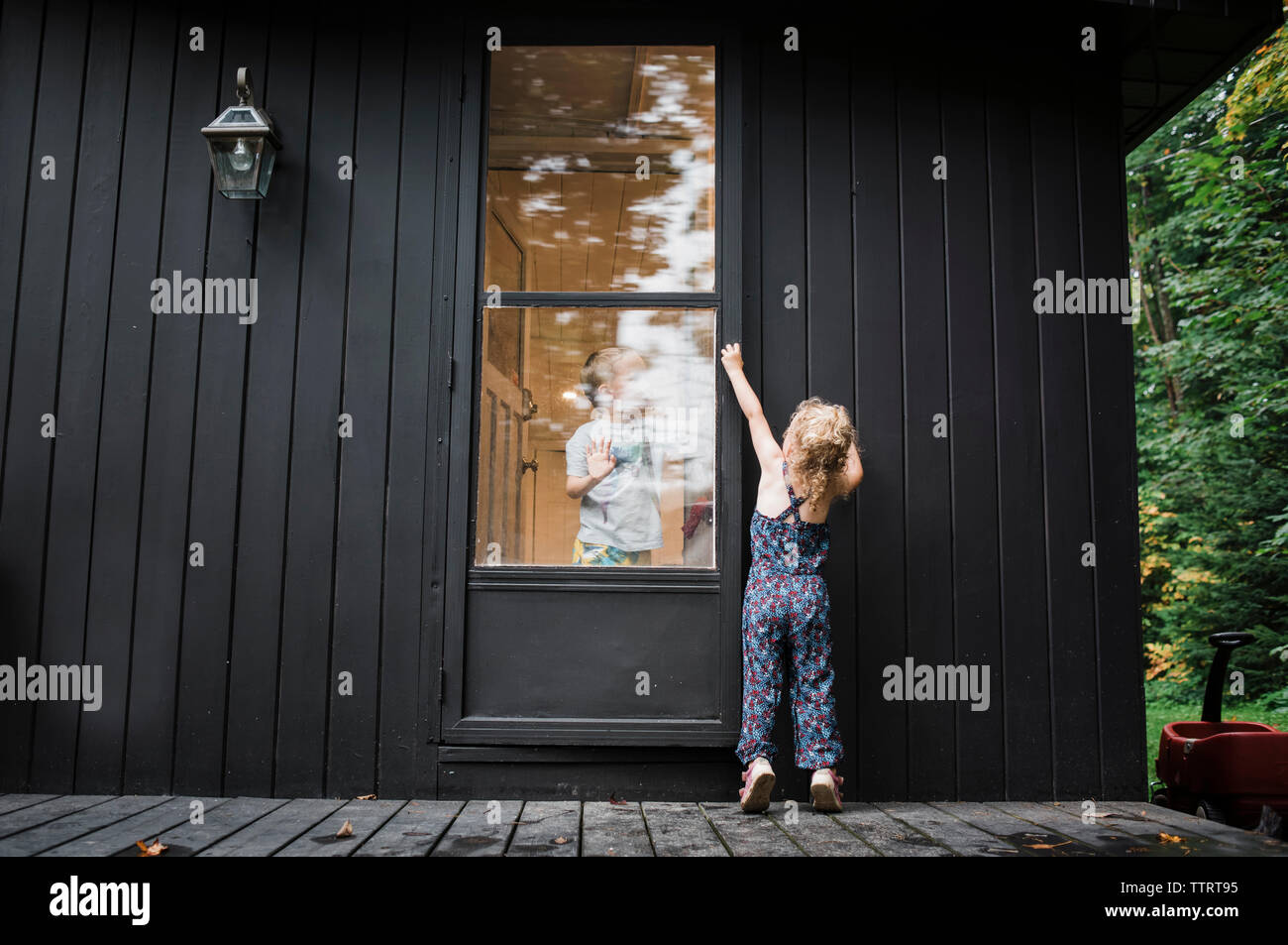 Family siblings brother sister hi-res stock photography and images - Alamy