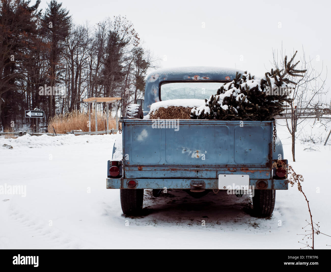 Covered pick up hi-res stock photography and images - Alamy