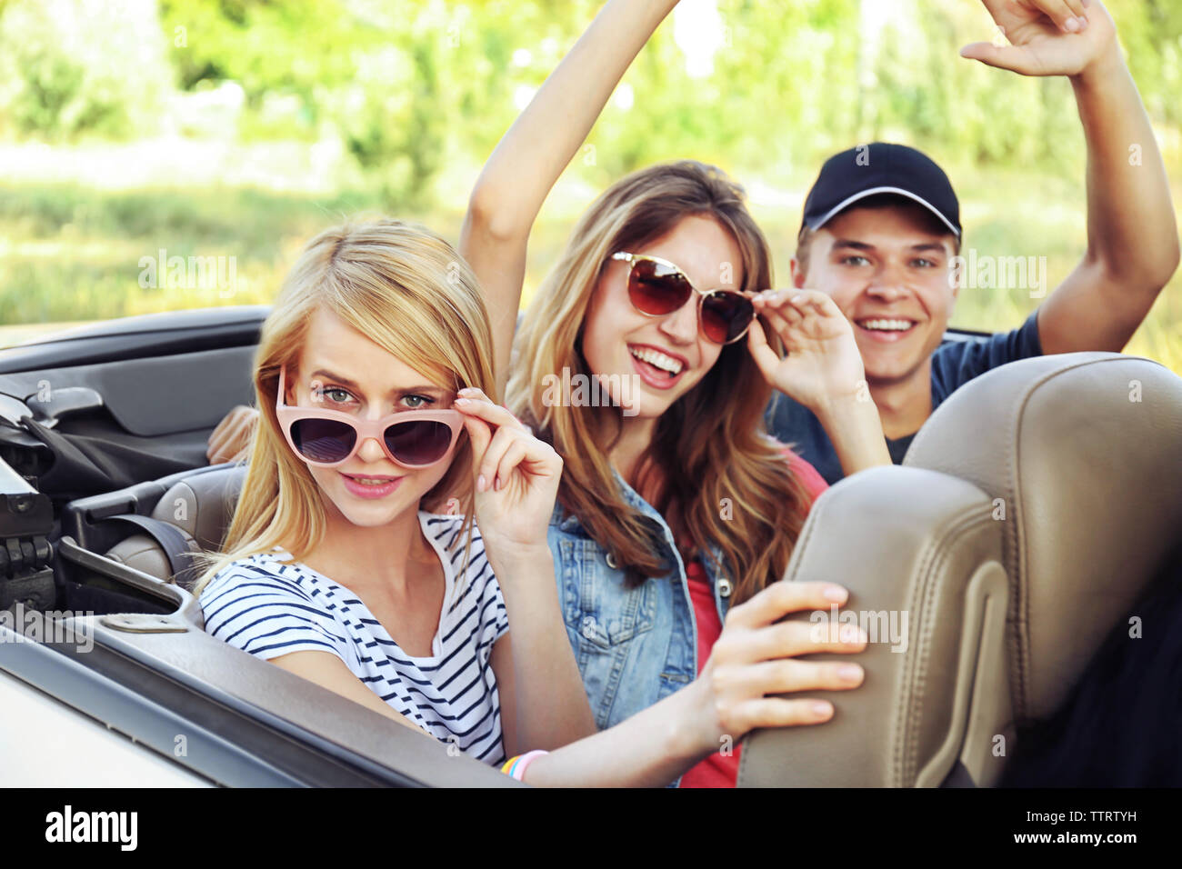Happy friends in car Stock Photo - Alamy