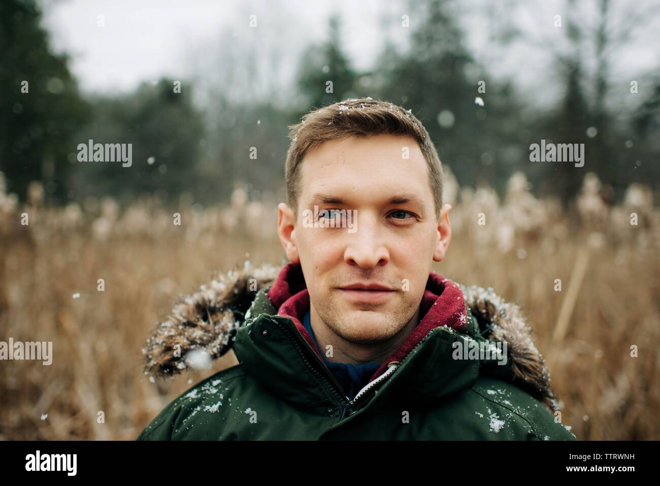 Coat snow hi-res stock photography and images - Alamy
