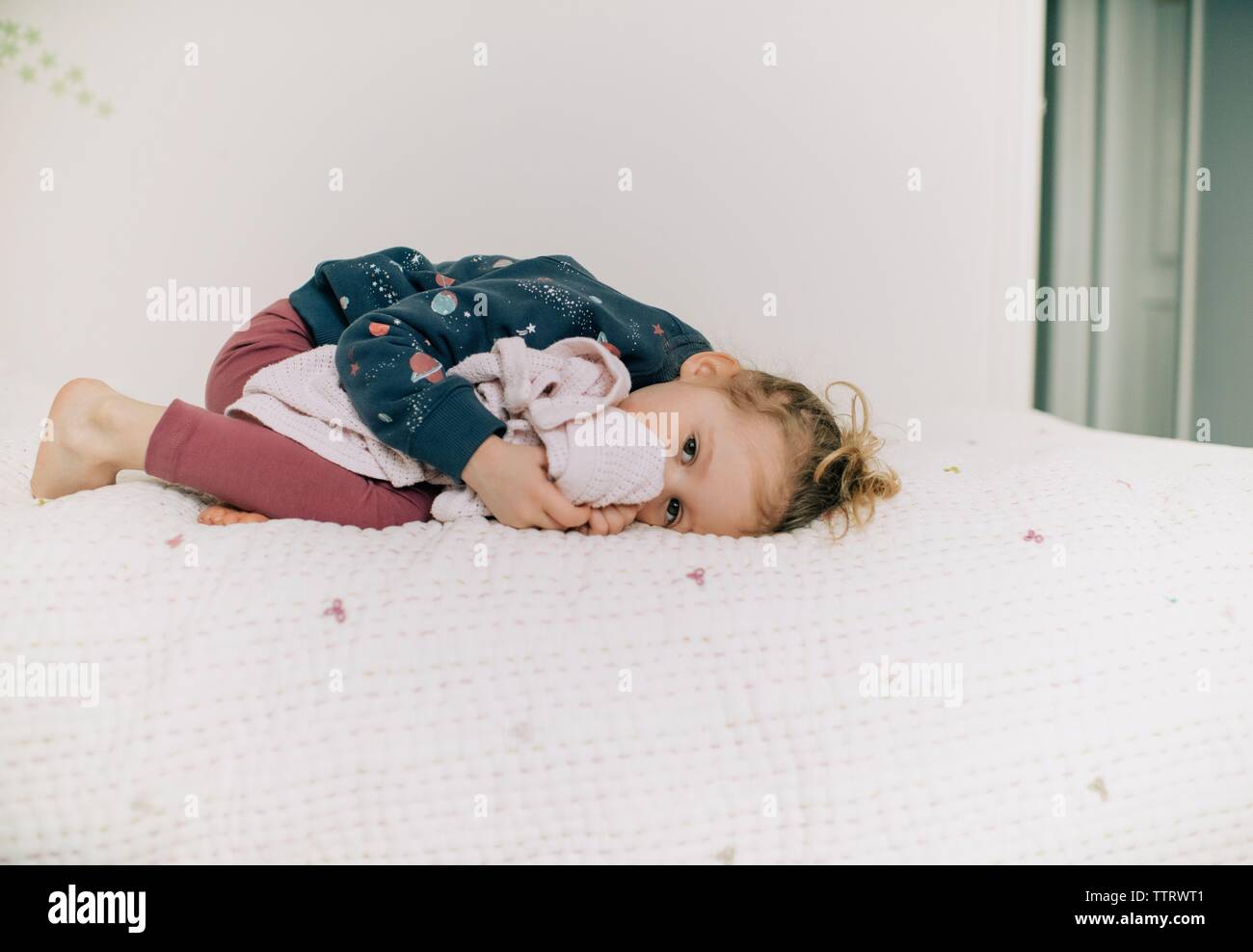 Sucking thumb girl hi-res stock photography and images - Alamy