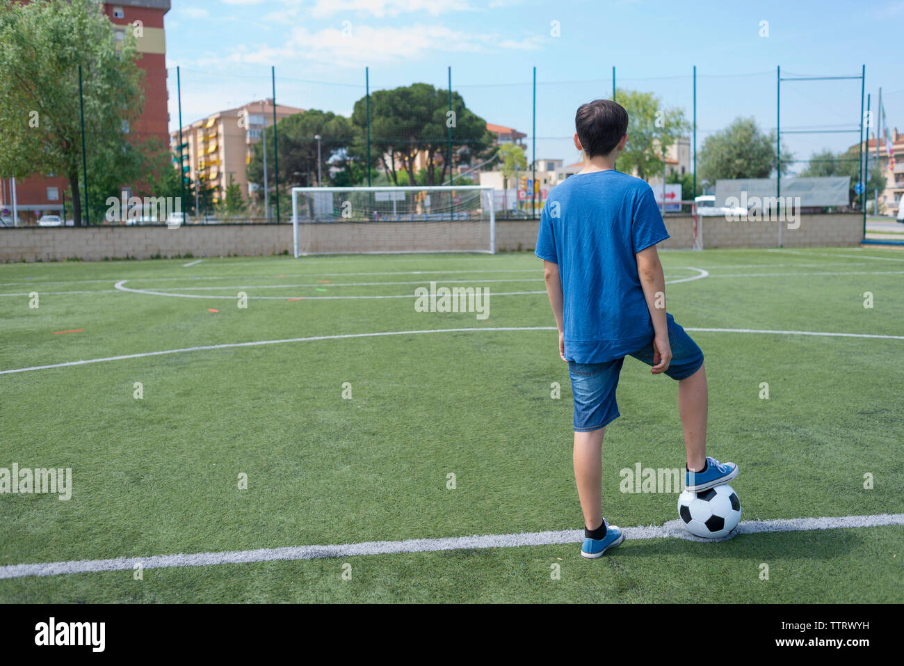 Boy soccer team hi-res stock photography and images - Alamy