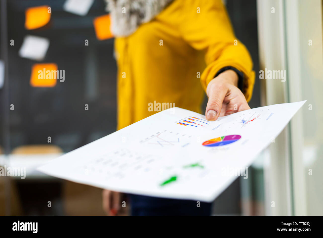 Document chart hi-res stock photography and images - Alamy