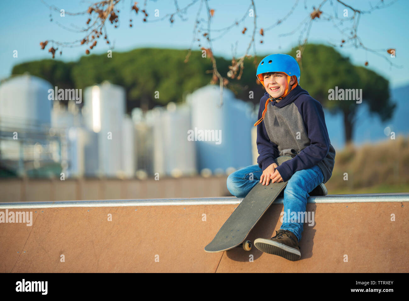 Sitting on ramp hi-res stock photography and images - Alamy
