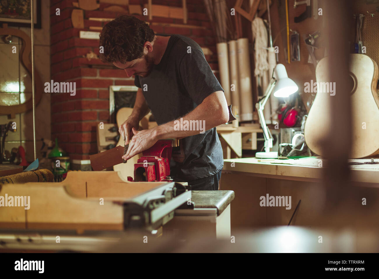 Luthier hi-res stock photography and images - Alamy