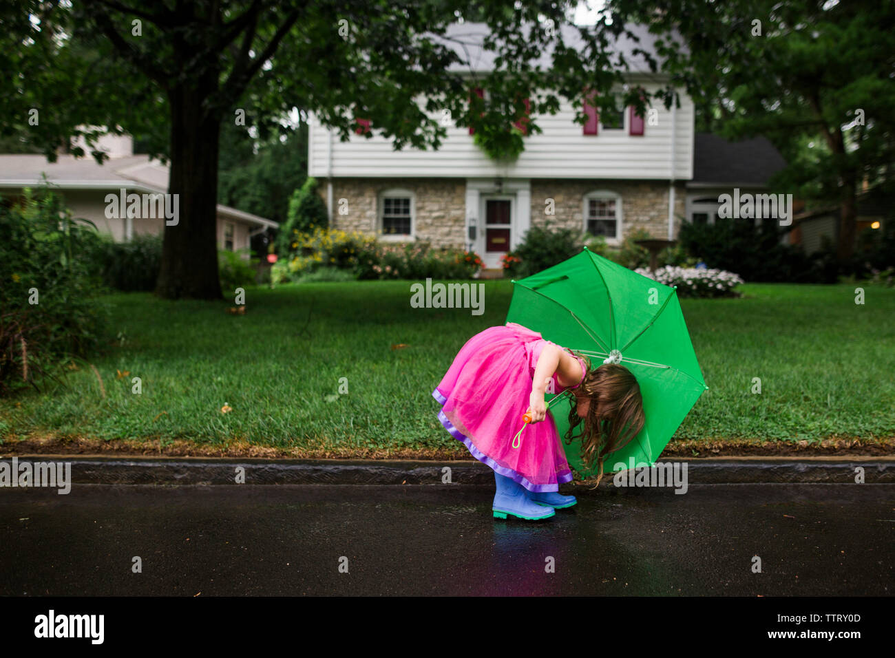 Dress bending hi-res stock photography and images - Alamy