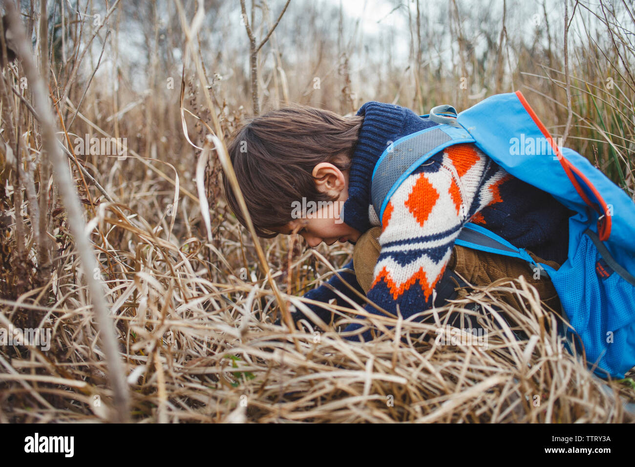 Crouching boy with backpack hi-res stock photography and images - Alamy