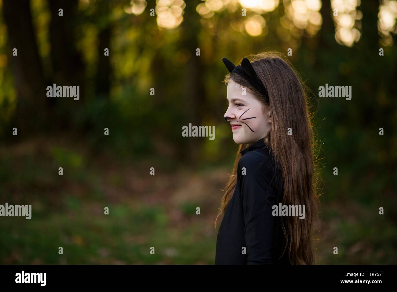 Girl side face hi-res stock photography and images - Alamy