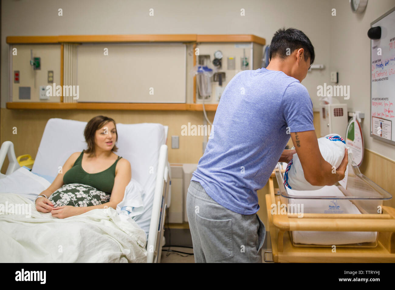 Hospital birth father hi-res stock photography and images - Alamy