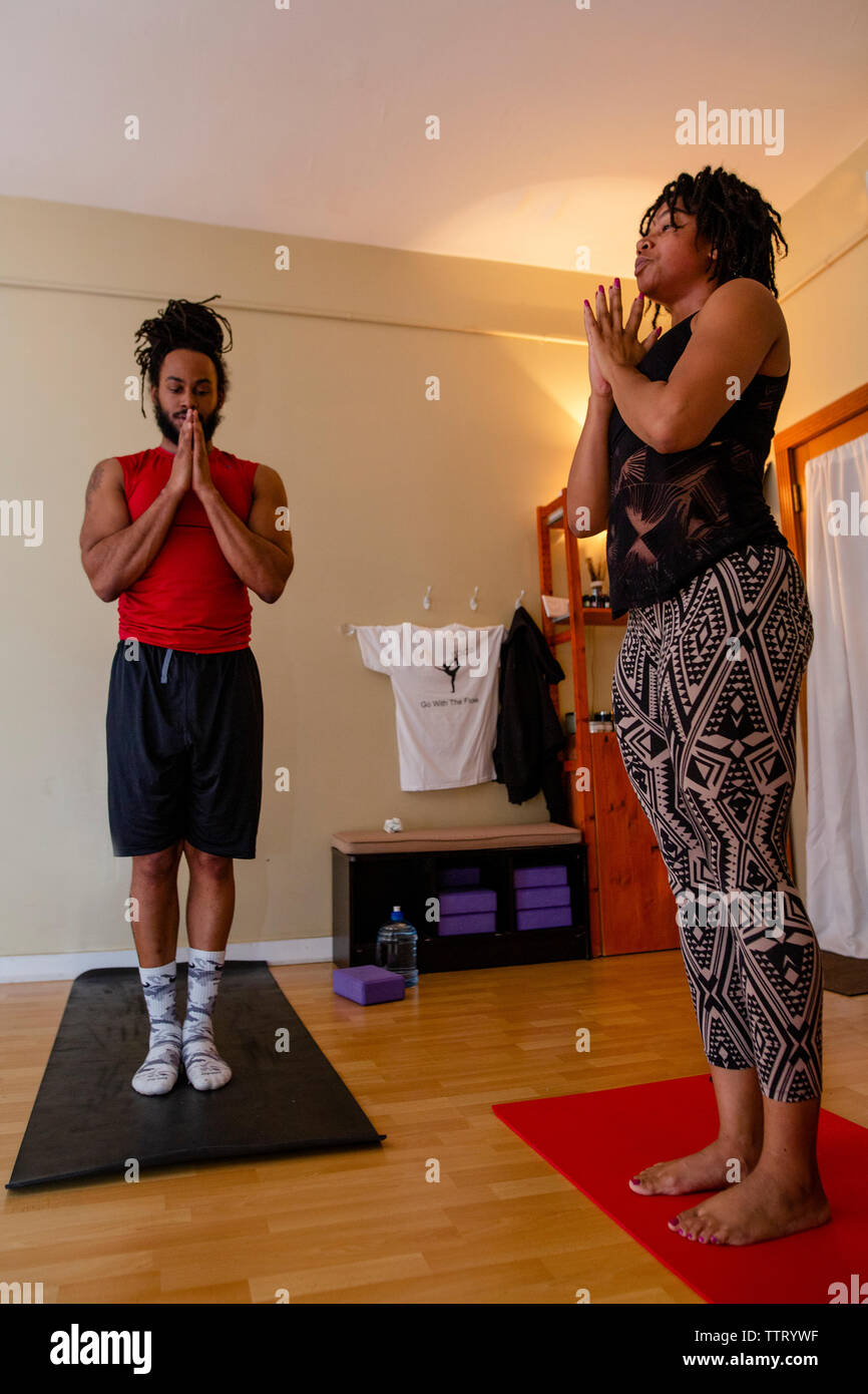 Prayer pose hi-res stock photography and images - Alamy