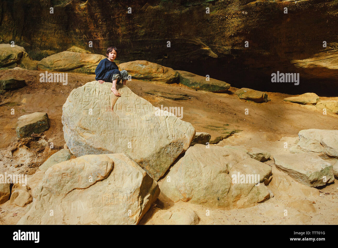 Climbing barefoot hi-res stock photography and images - Alamy